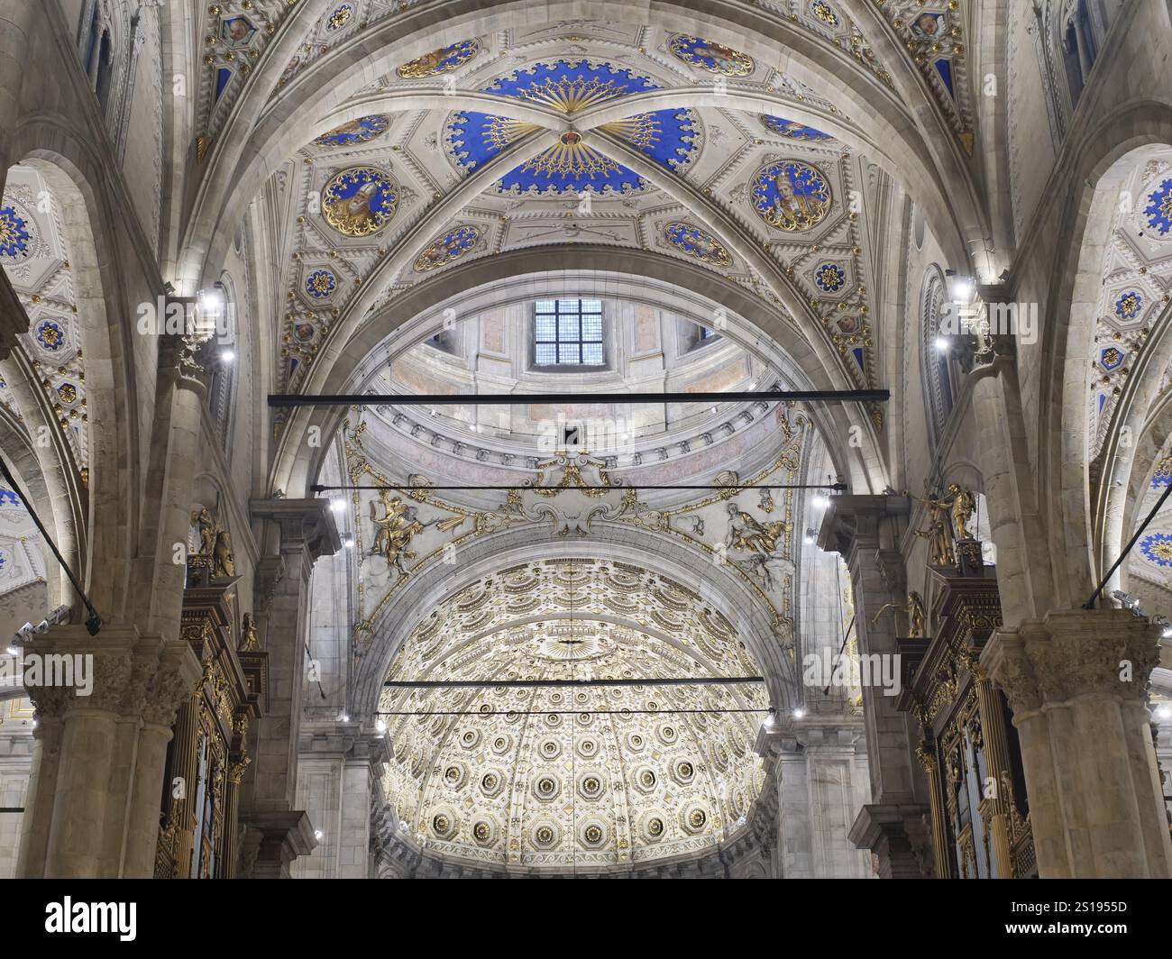 Interieur Santa Maria Assunta cathedral, Como dome, Lombardy, Italy ...
