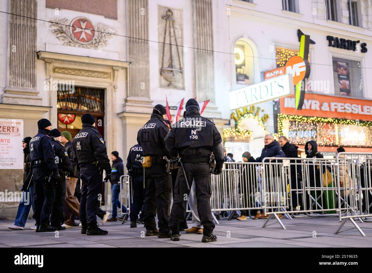 Police forces on the 33rd New Year's Eve Trail in Vienna's city centre, photographed on Tuesday ...