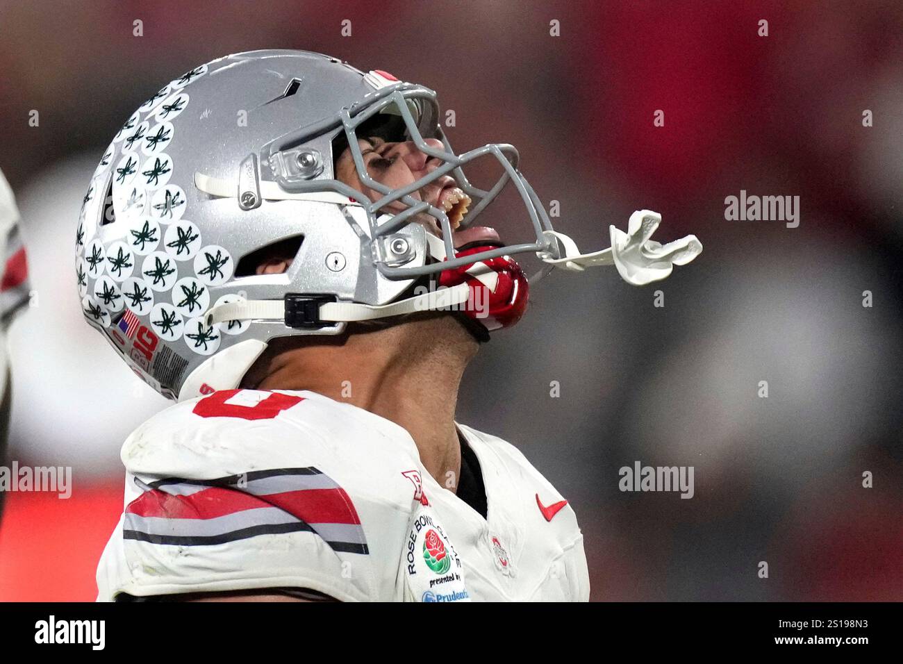 Ohio State linebacker Cody Simon (0) celebrates sacking Oregon ...