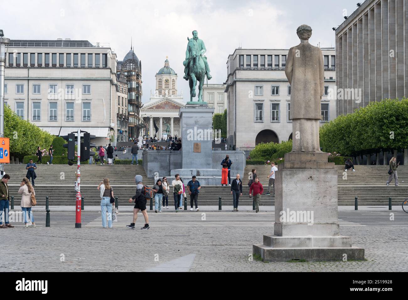 Statue of Elisabeth of Bavaria, Queen of the Belgians, and statue ...