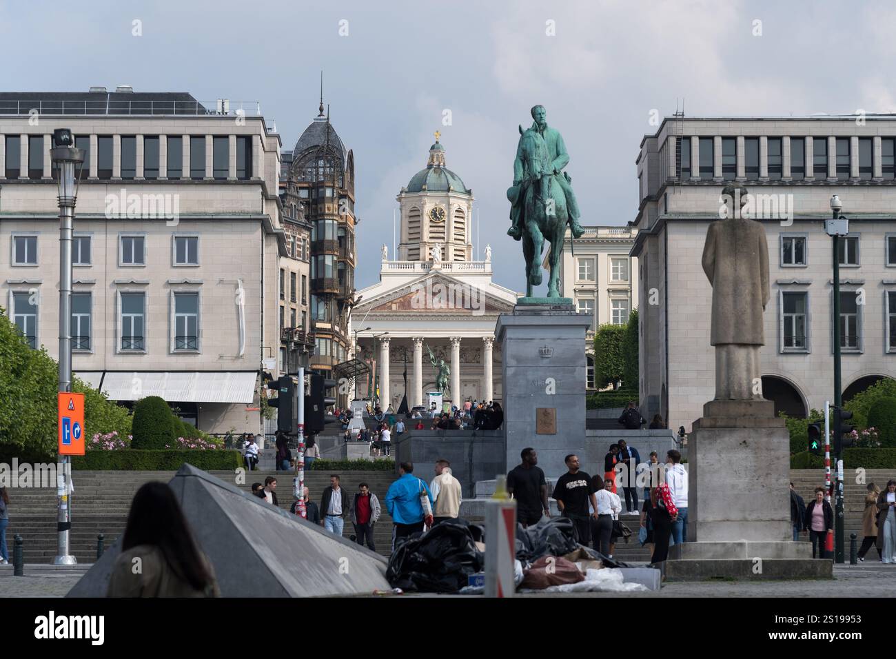 Statue of Elisabeth of Bavaria, Queen of the Belgians, and statue ...