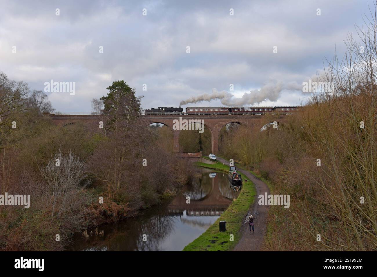 LMS steam loco 43106 crossing Falling Sands viaduct, Kidderminster with ...