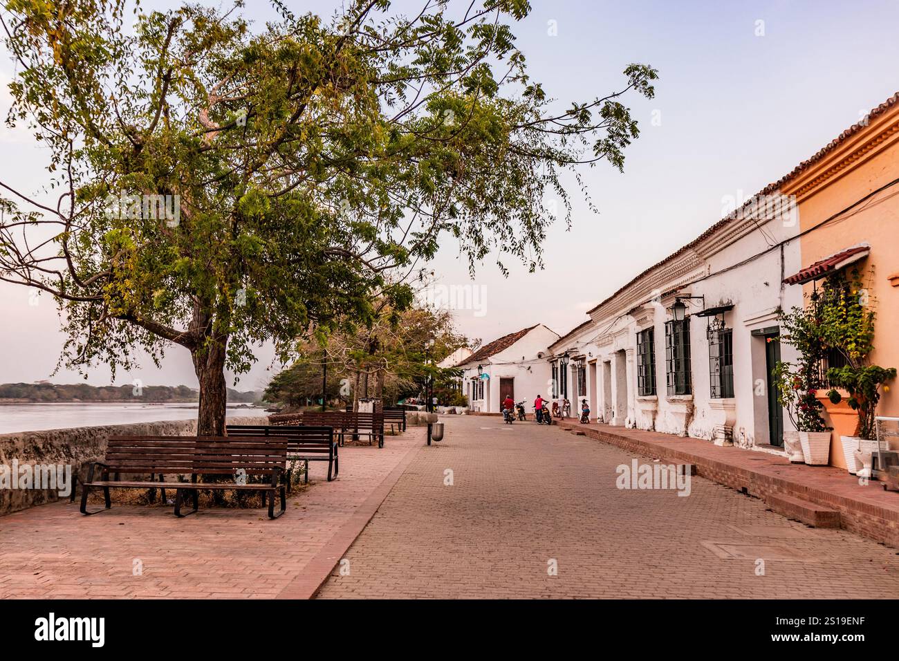 Riverside street in Santa Cruz de Mompox, Colombia Stock Photo - Alamy