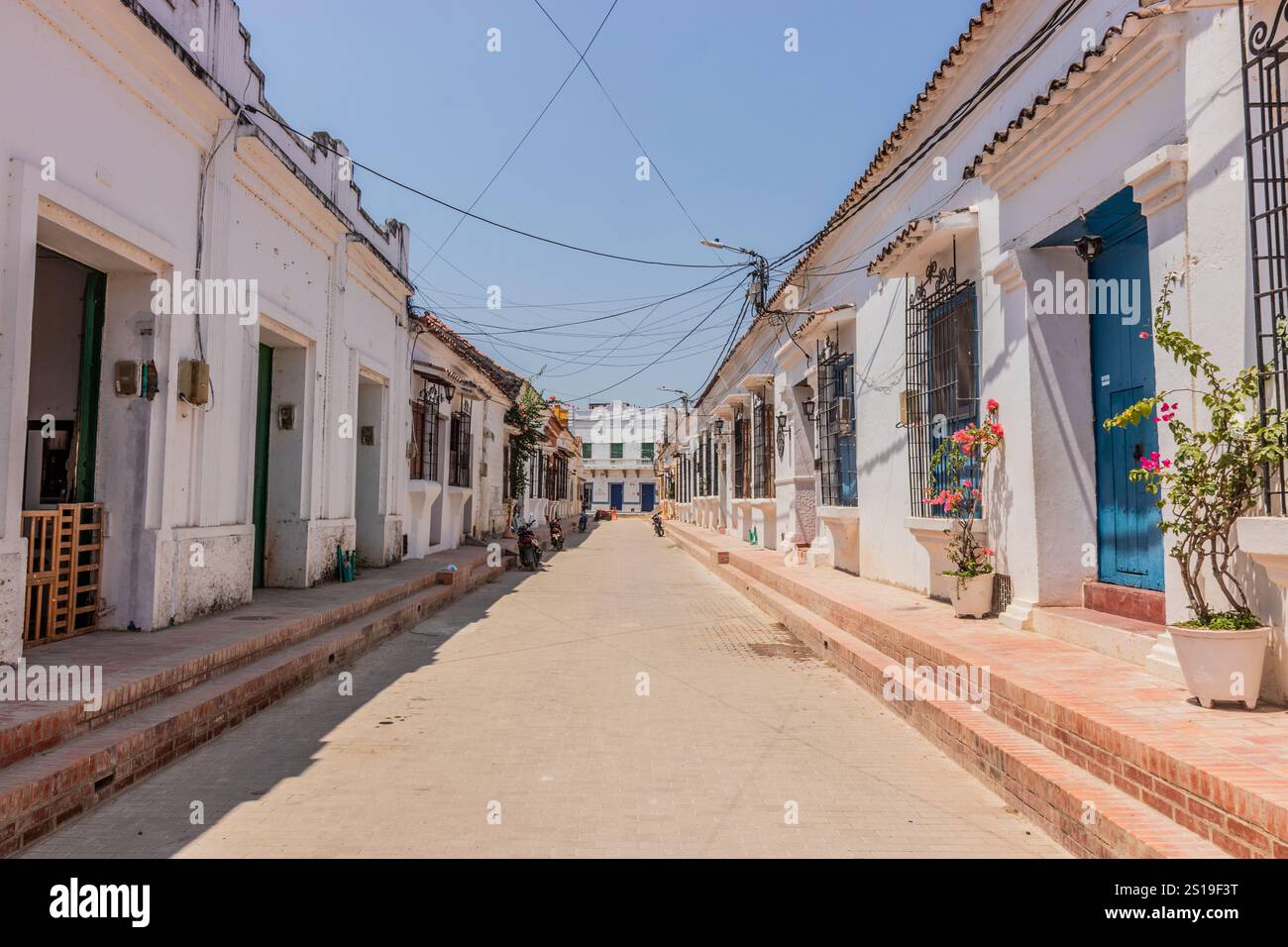 Colonial street in Santa Cruz de Mompox, Colombia Stock Photo - Alamy