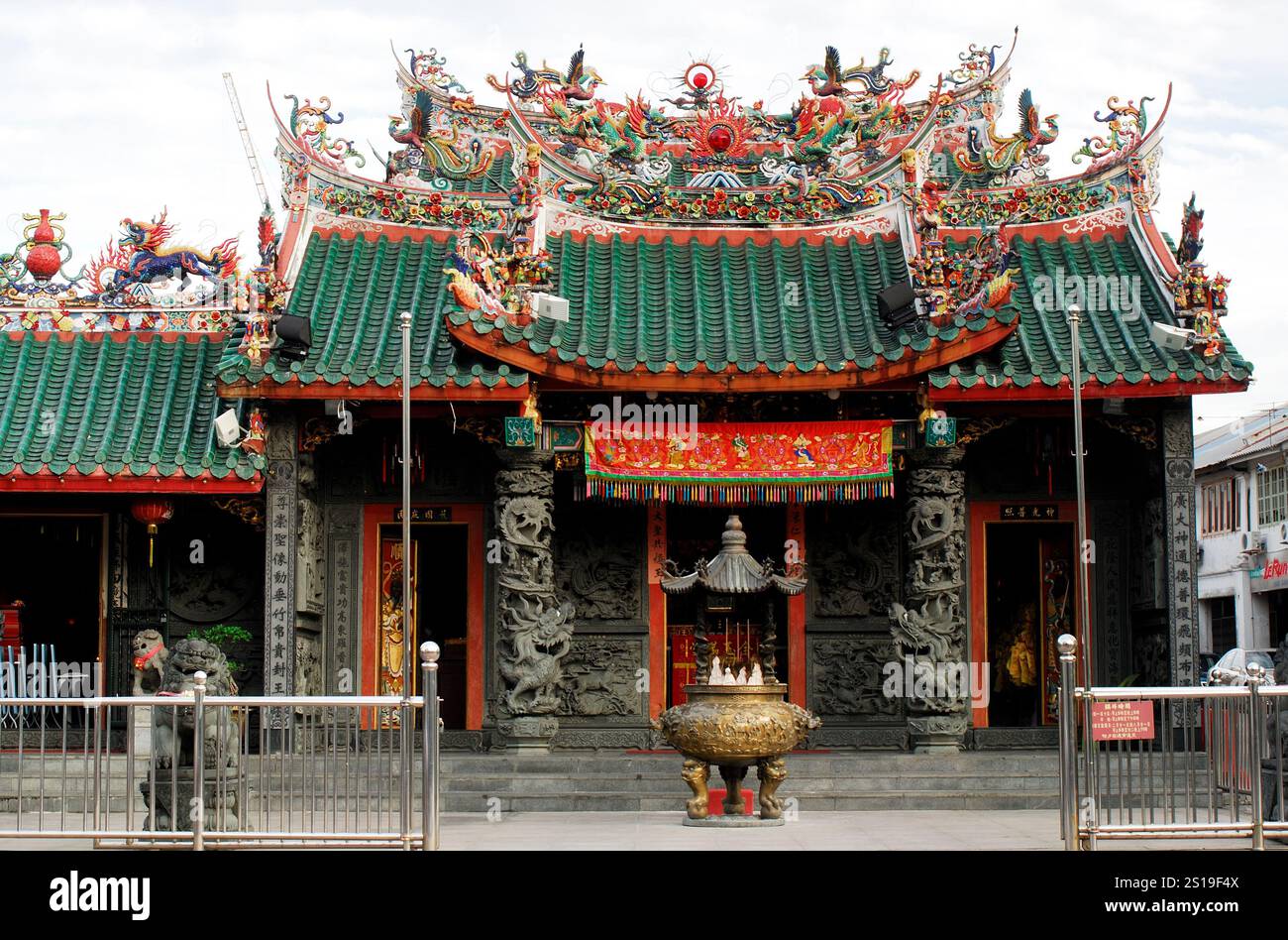Chinese temple in Kuching, Sarawak, Borneo, Malaysia Stock Photo - Alamy