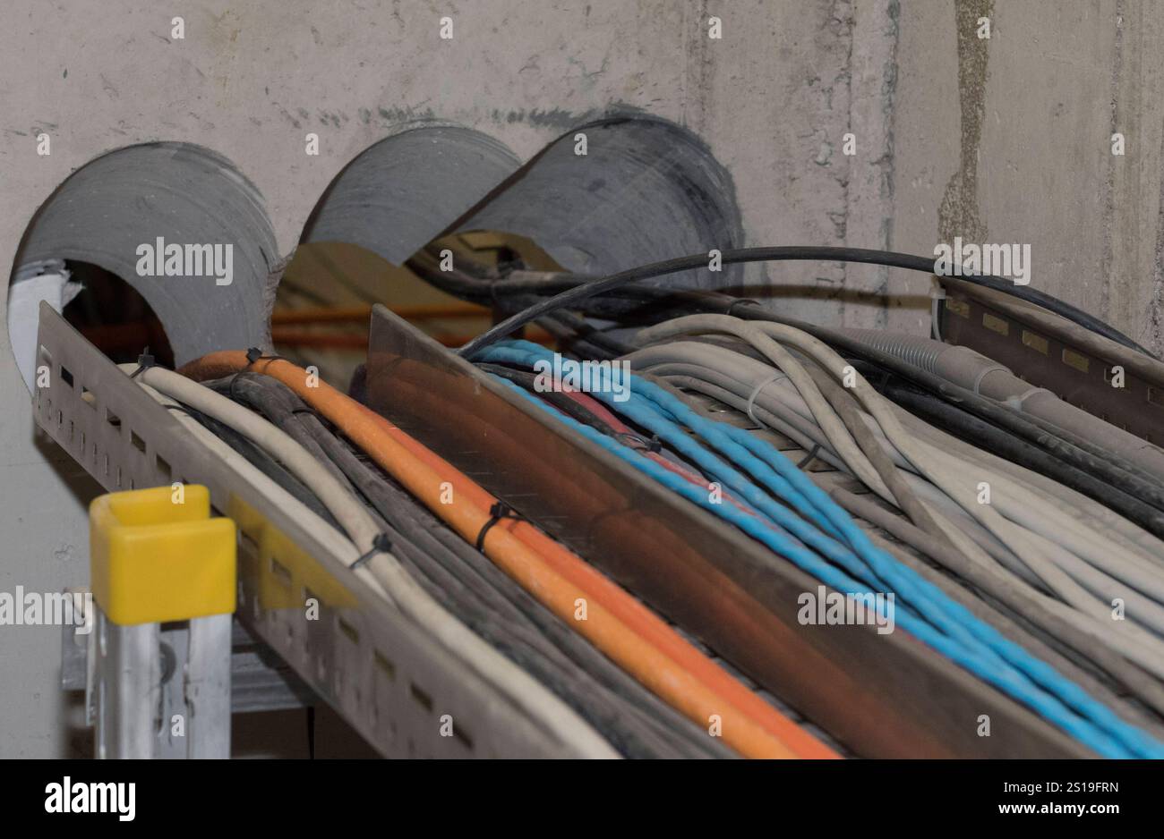 computer network and worldwide online connection in the digital age ...