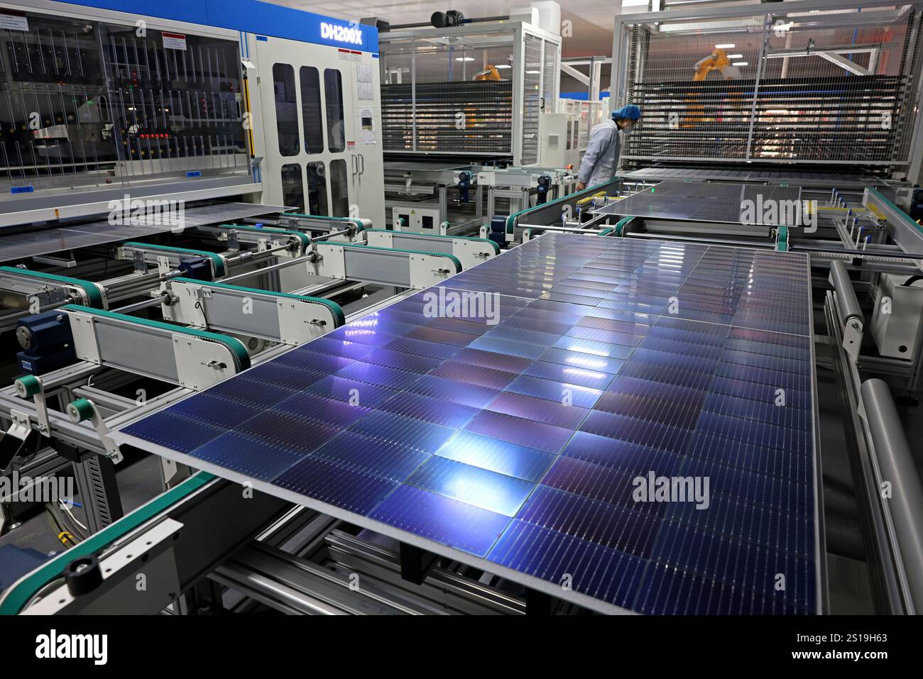 ZAOZHUANG, CHINA - JANUARY 2, 2025 - Workers produce solar photovoltaic ...