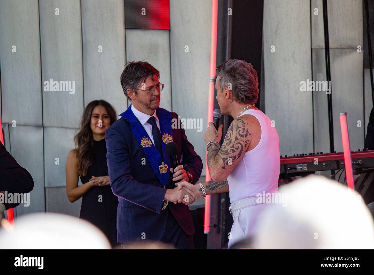 Melbourne, Australia. 02nd Jan, 2025. Robbie Williams shaking hands ...