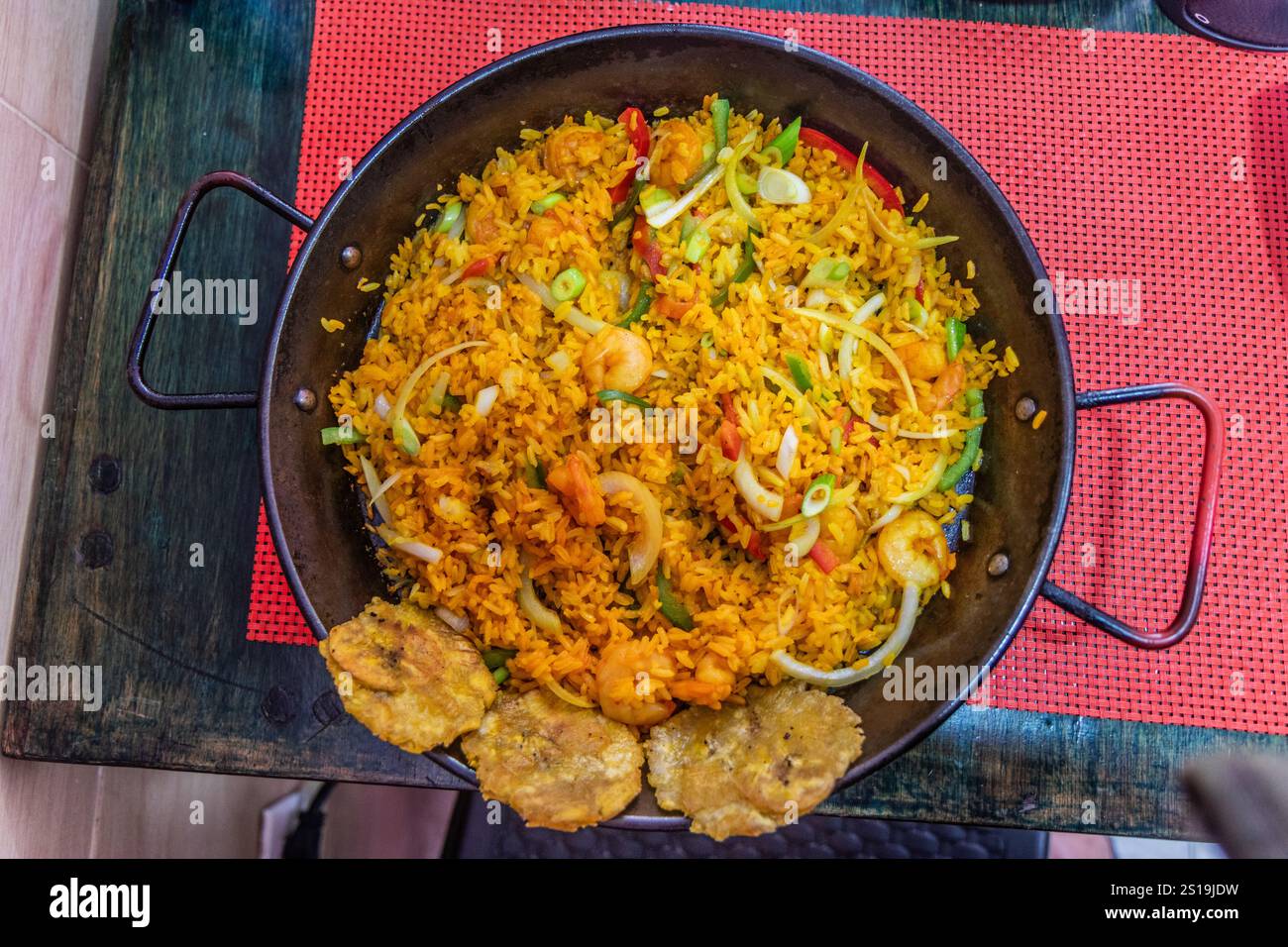 Food of the Caribbean coast of Colombia - arroz con camaron (rice with ...