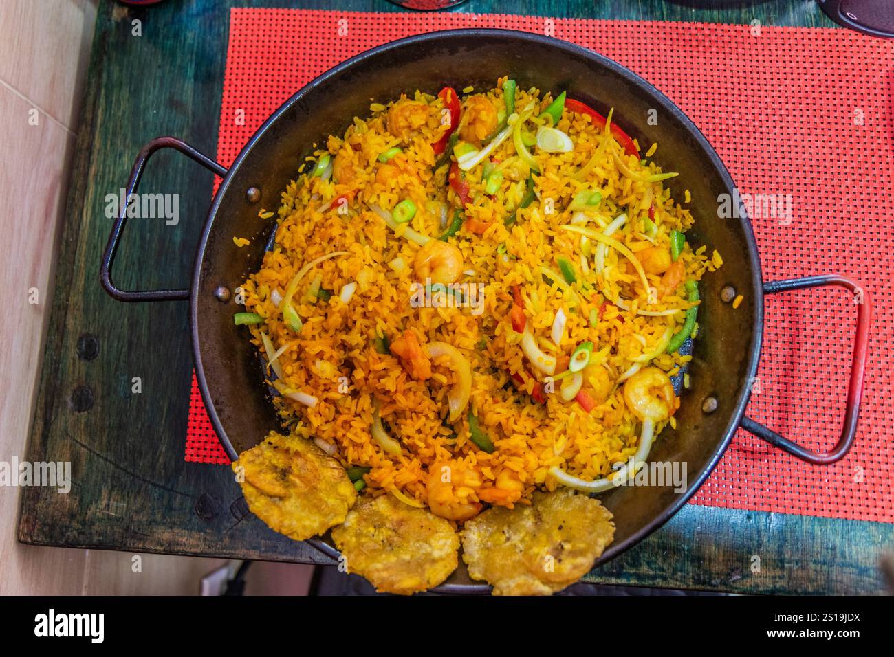 Food of the Caribbean coast of Colombia - arroz con camaron (rice with ...