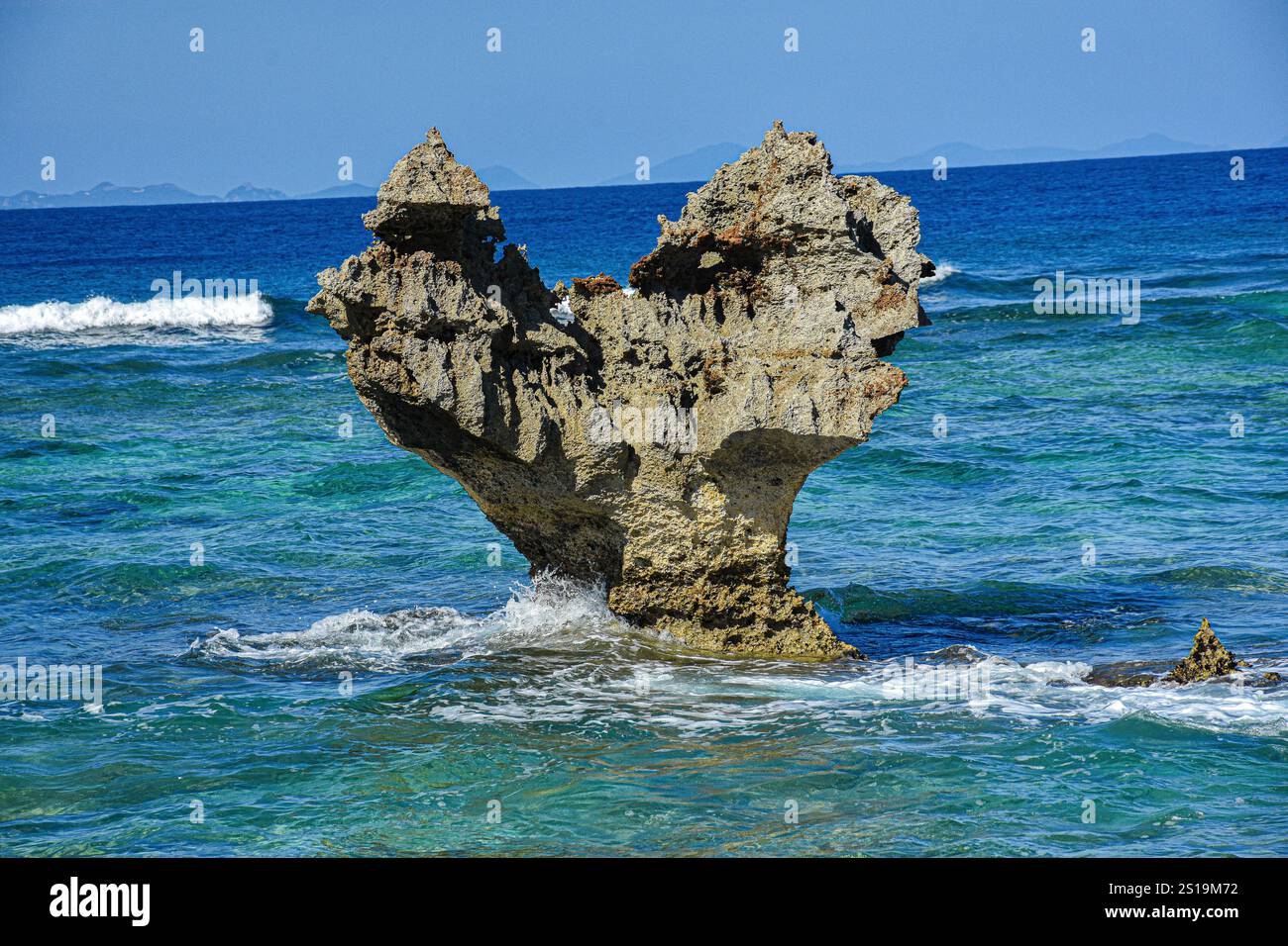 Ocean rock formation hi-res stock photography and images - Alamy