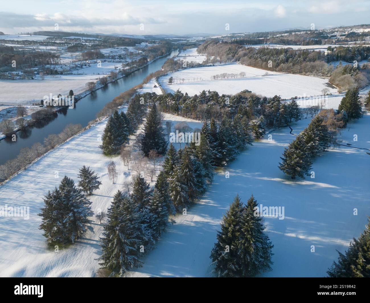 UK Weather Snow covered landscape by the River Dee Aberdeen Scotland ...