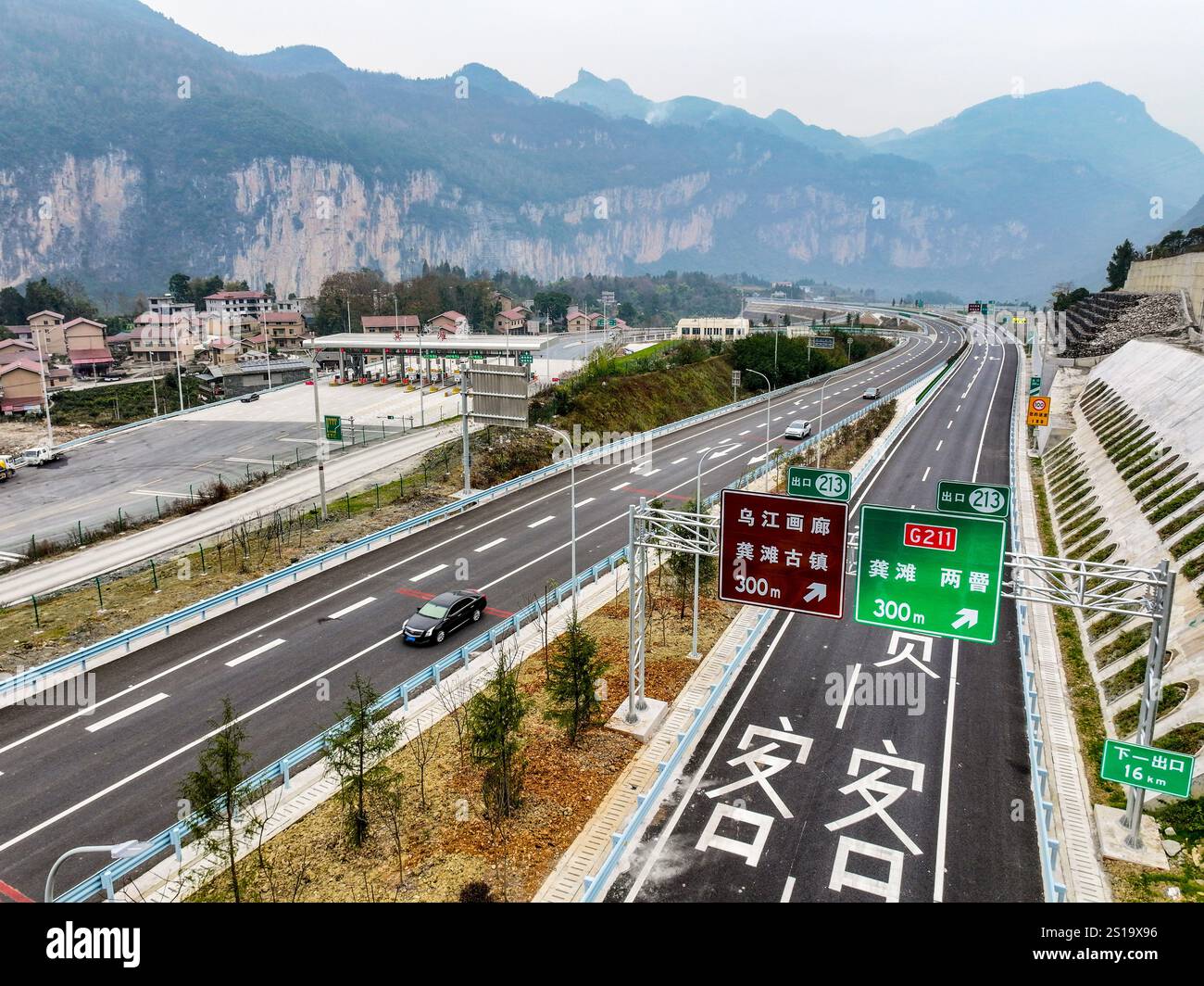 Chongqing. 2nd Jan, 2025. This aerial drone photo taken on Jan. 2, 2025 ...