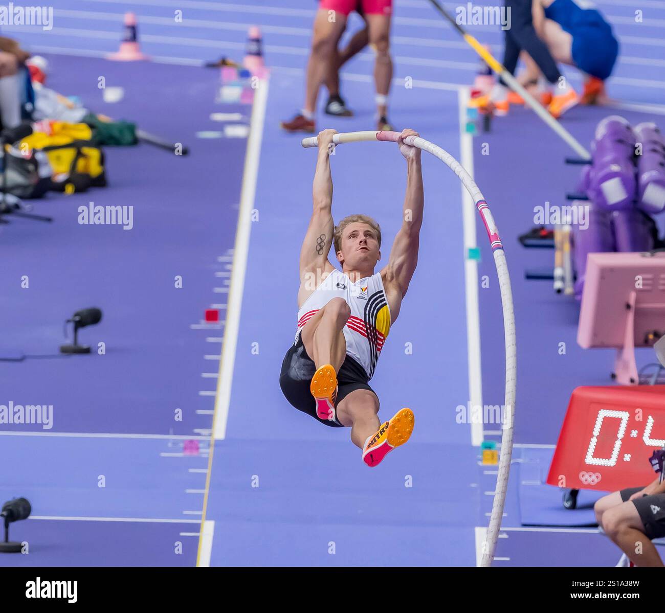Mens pole vault qualifications hi-res stock photography and images - Alamy