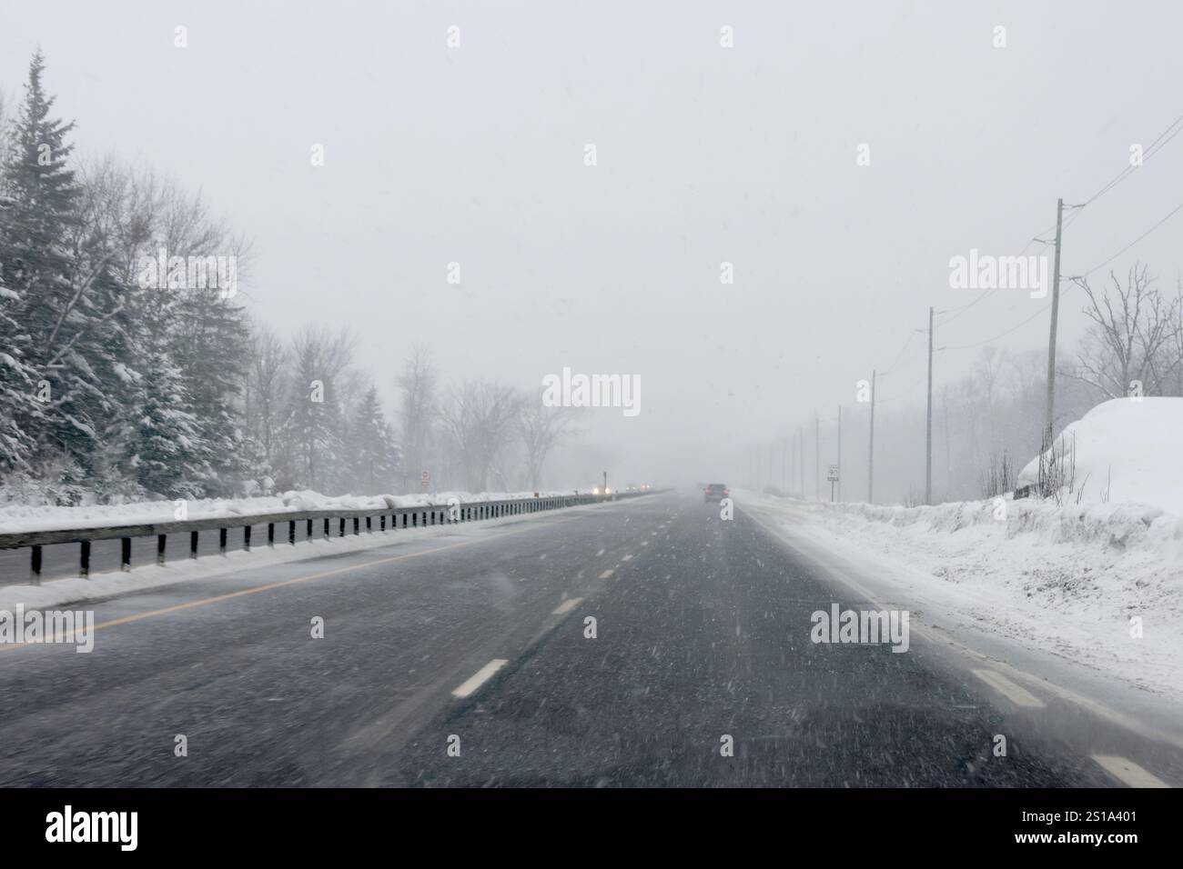 Gravenhurst, Canada. 04th Dec, 2024. Heavy, blowing snow is expected to ...