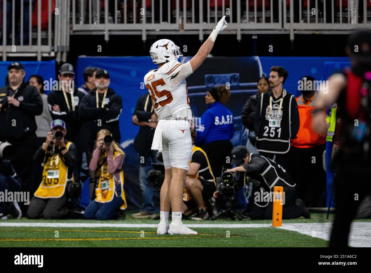 January 1, 2025: Texas tight end Gunnar Helm (85) celebrates after a ...