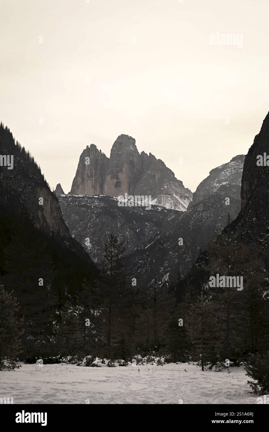 Toblach Dobbiaco, Italy. 02nd Jan, 2025. A view to Tre Cime di Lavaredo ...