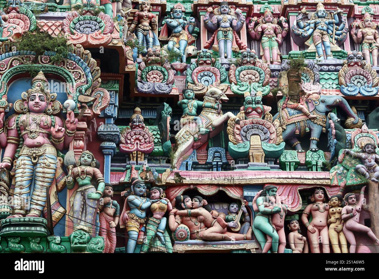 Gods and deities on the gopuram of the Sri Sarangapani in Kumbakonam ...
