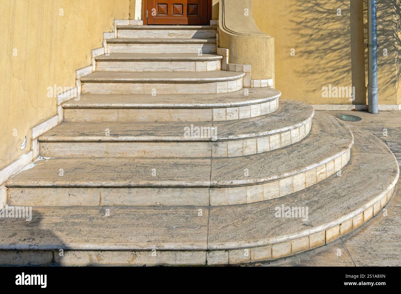 Day structure hi-res stock photography and images - Alamy