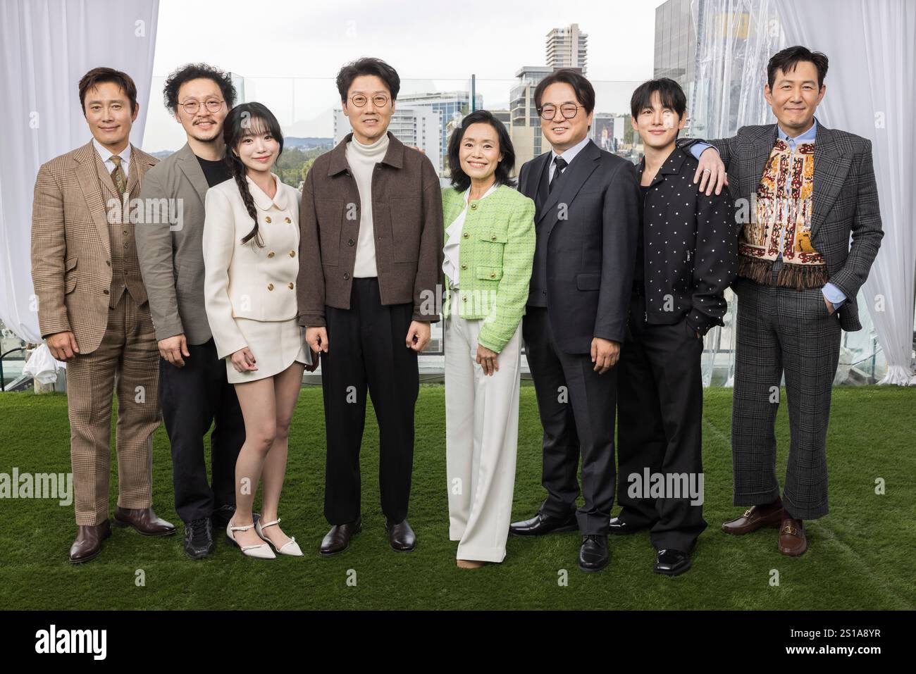 Lee Byung-hun, from left, Yang Dong-geun, Jo Yu-ri, Hwang Dong-hyuk ...