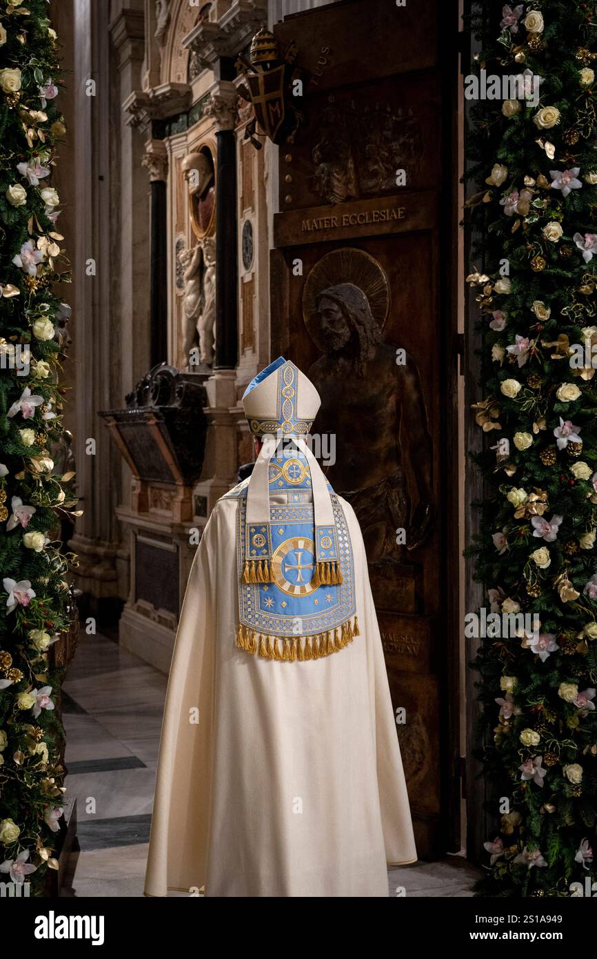 Rome, Italy. 01st Jan, 2025. Cardinal Rolandas Makrickas opens the Holy ...