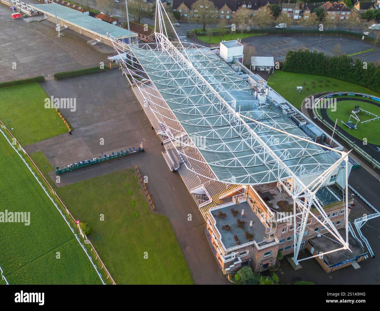 Kempton racecourse hurdles hi-res stock photography and images - Alamy