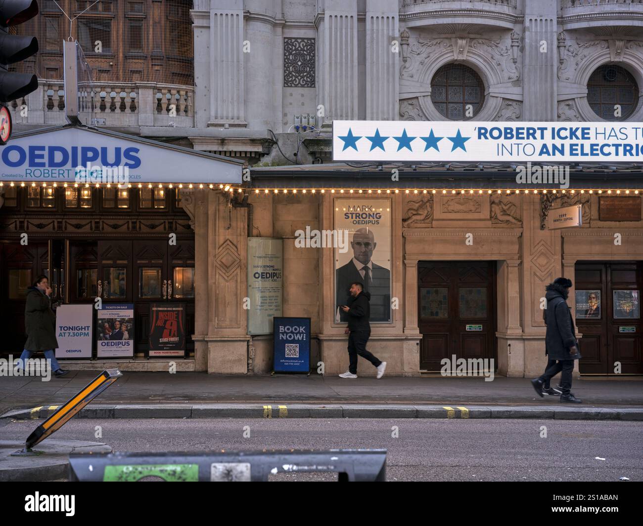 Robert Icke's Oedipus at Wyndham's Theatre, Leicester Square, London ...