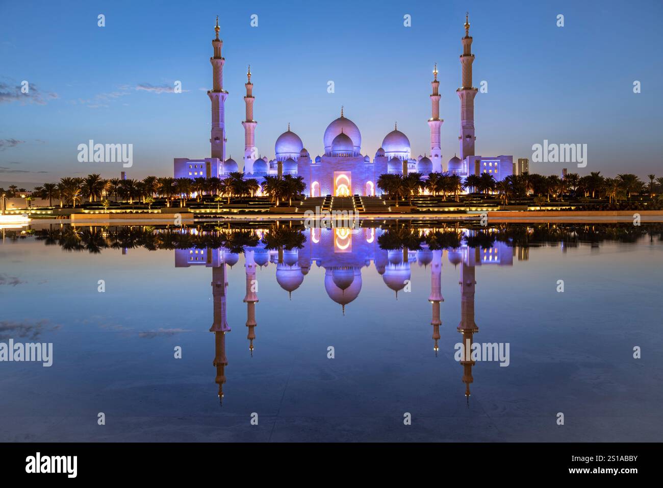 United Arab Emirates, Abu Dhabi, Sheikh Zayed Mosque, the largest in ...