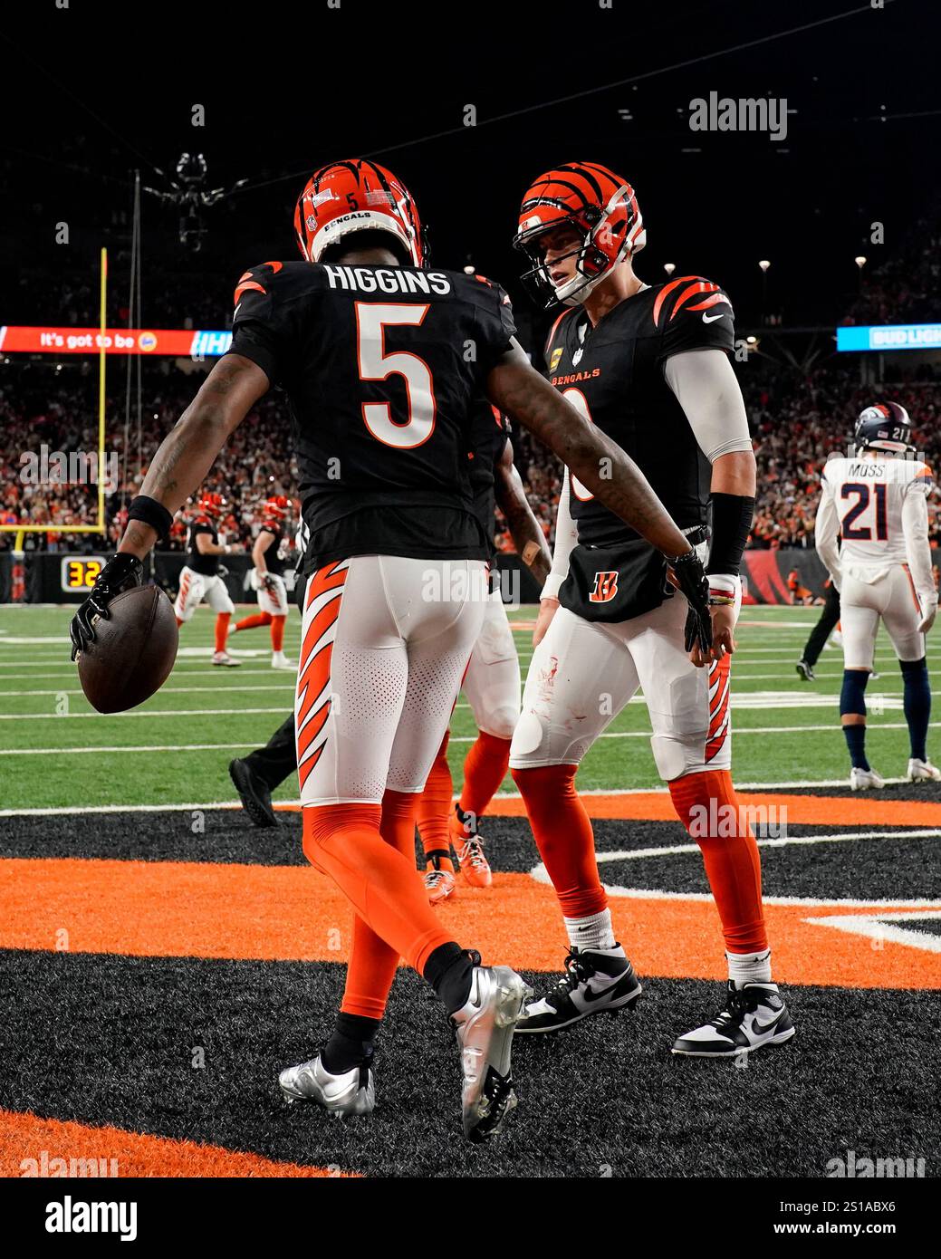 Cincinnati Bengals wide receiver Tee Higgins (5) celebrates with ...