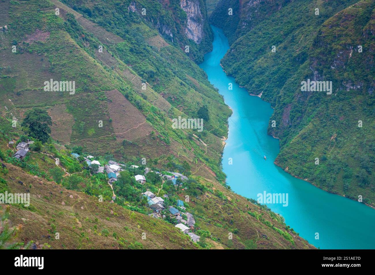 Vietnam, Ha Giang Province, Dong Van Karst Plateau Geopark, Meo Vac district, surroundings of Ma ...