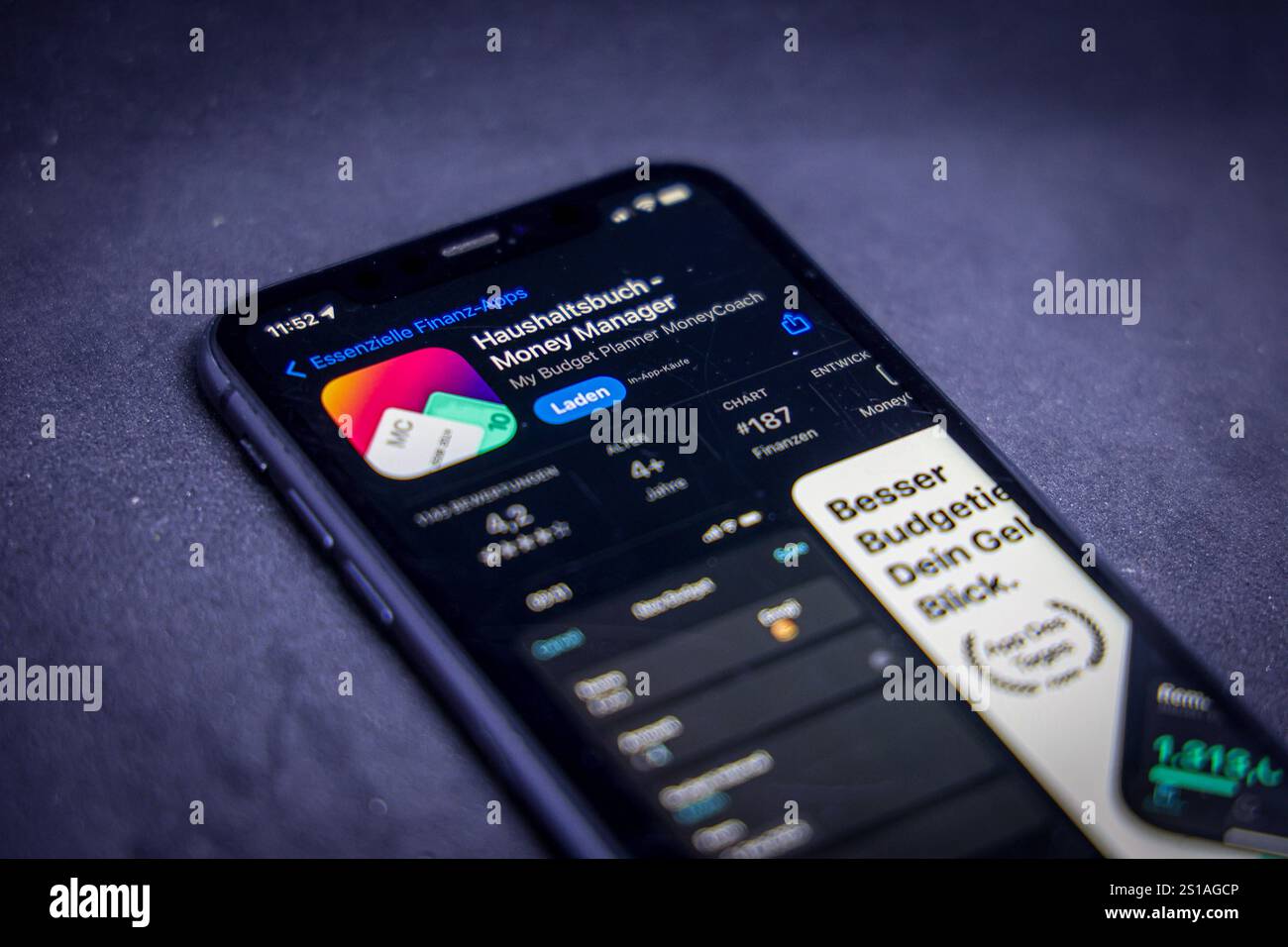 Apple App Store auf einem iPhone. Essentielle Finanz-Apps ...