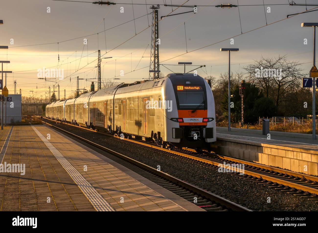 Eisenbahnverkehr am Bahnhof Beckum-Neubeckum - Regionalexpress Zug RE6 ...