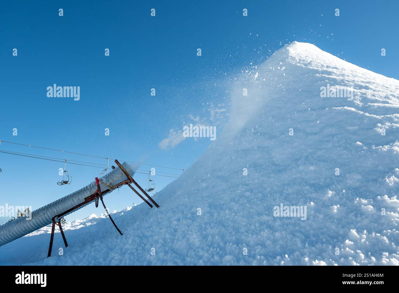 Snowmaking using a snowgun to produce artificial snow Stock Photo - Alamy