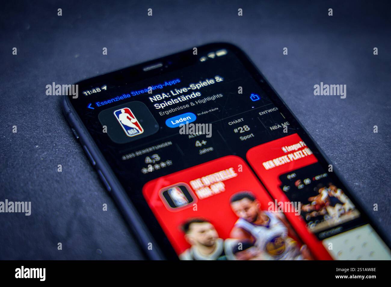 Apple App Store auf einem iPhone. Essentielle Streaming-Apps. NBA: Live ...