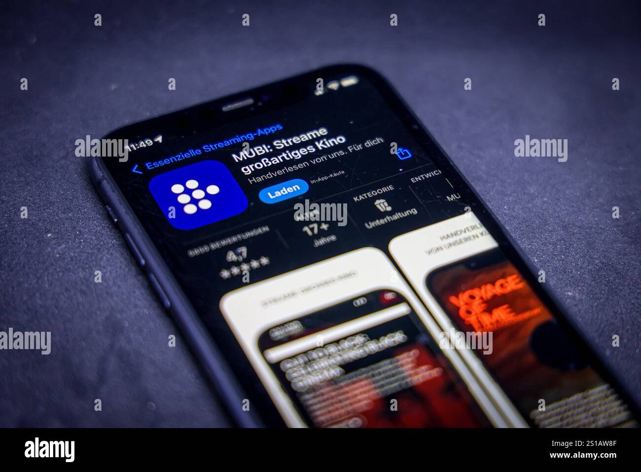 Apple App Store auf einem iPhone. Essentielle Streaming-Apps. MUBI: Streame großartiges Kino ...