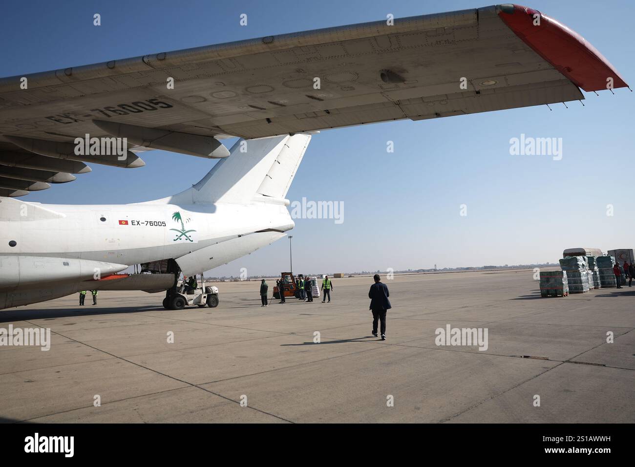 Workers unload humanitarian aid, from Saudi Arabia plane at Damascus ...