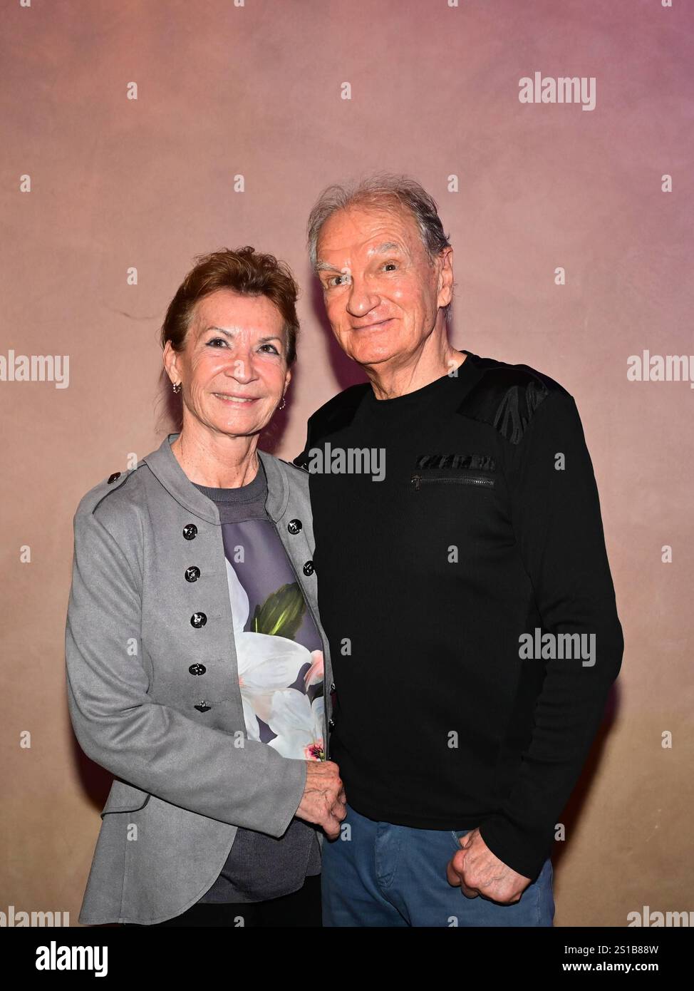 Joachim Kaps mit Ehefrau Helga bei der Ankunft zum Kabinettstück Dinner ...