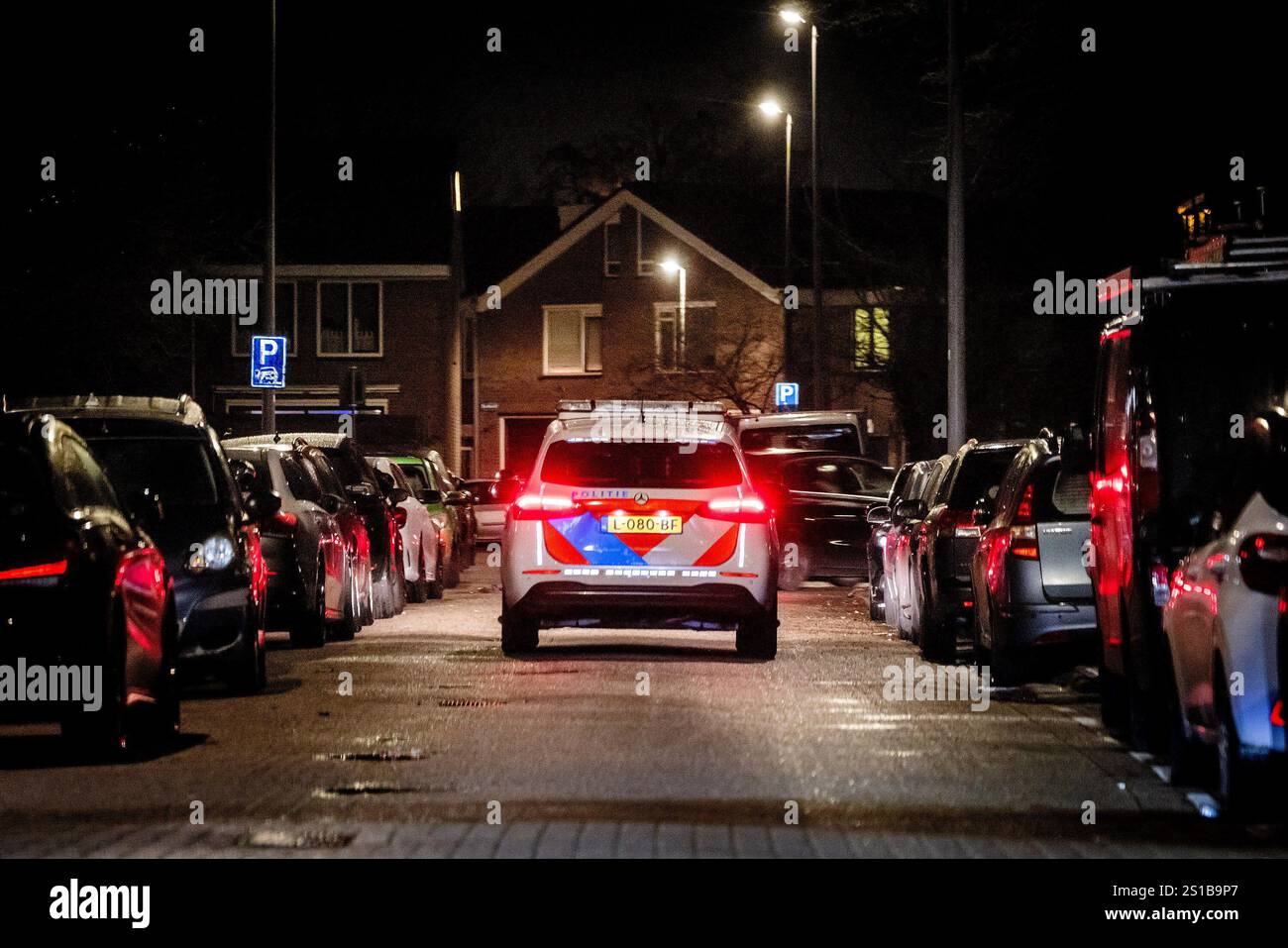 ROTTERDAM - Police in the IJsselmonde neighborhood where three shooting ...
