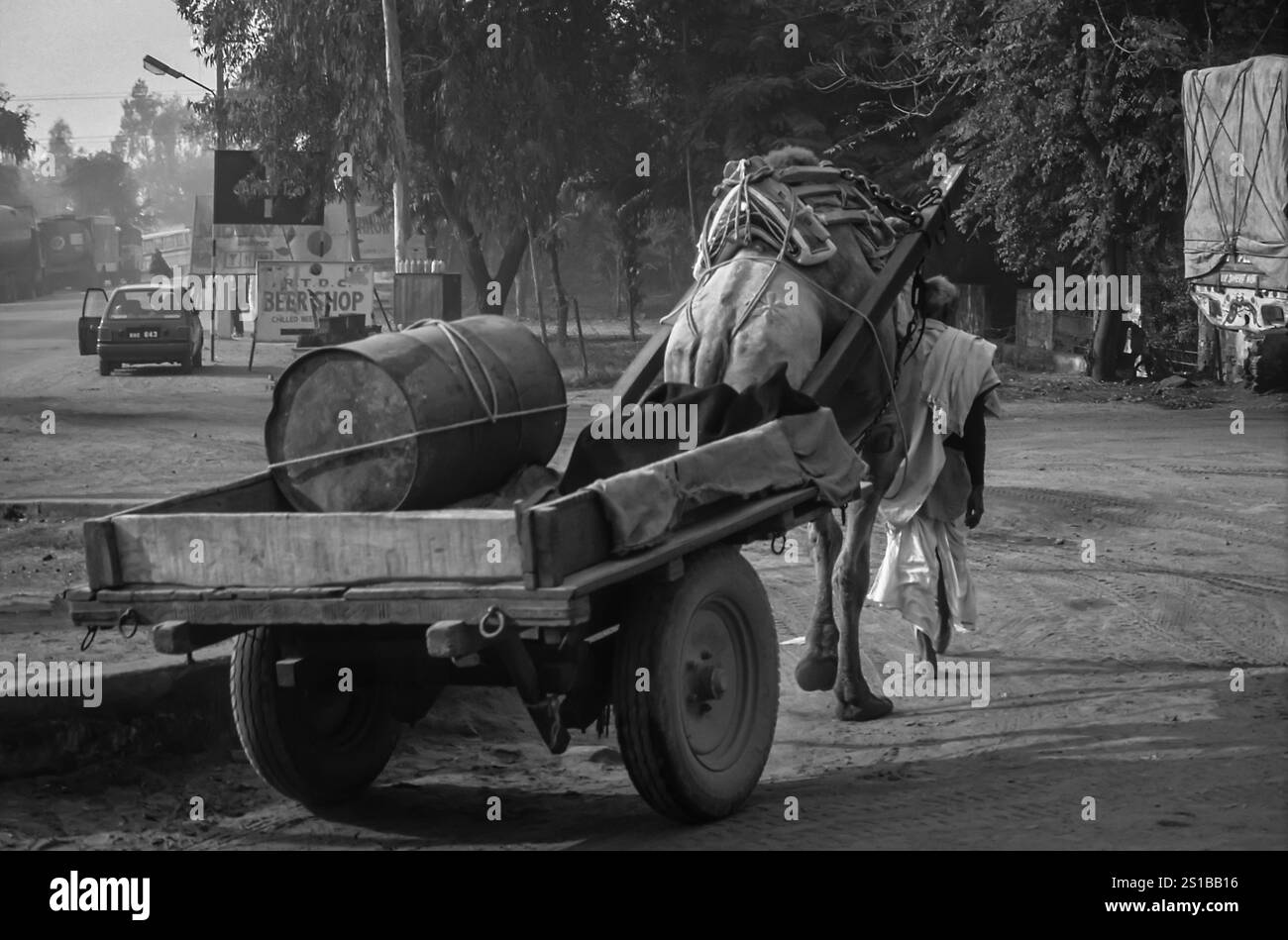 Bus on busy street Black and White Stock Photos & Images - Alamy
