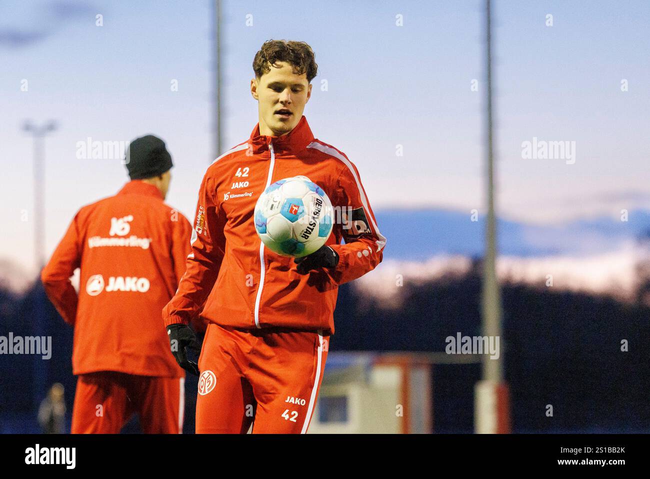 Mainz, Deutschland. 02nd Jan, 2025. Daniel Gleiber (1. FSV Mainz 05 #42 ...