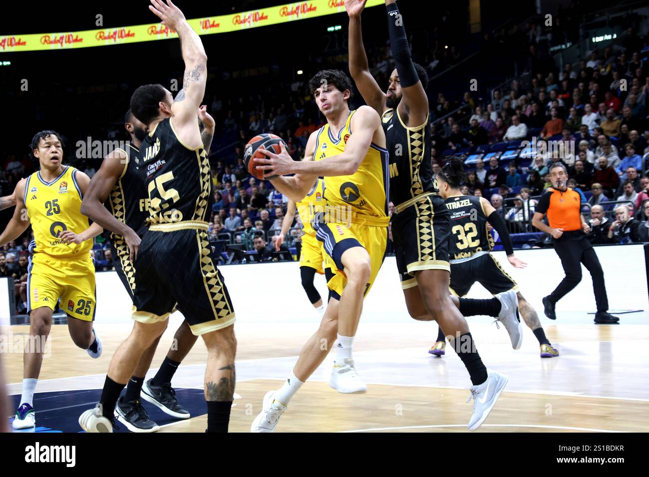Berlin, Deutschland. 02nd Jan, 2025. 02.01.2025, EuroLeague, ALBA vs ...