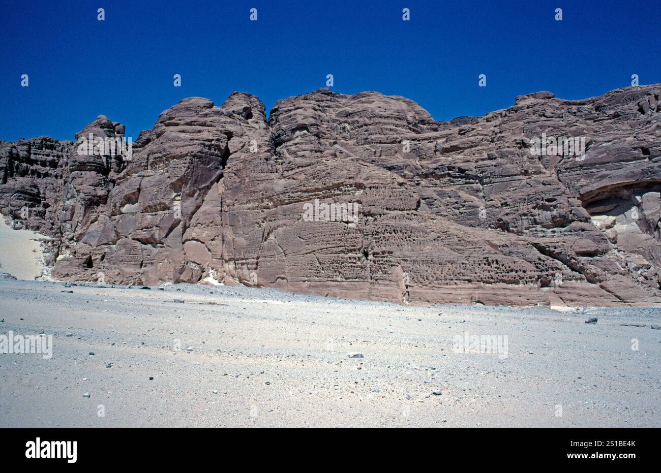 Formation and colour of the mountains at Wadi Zaghra, Sinai Peninsula ...