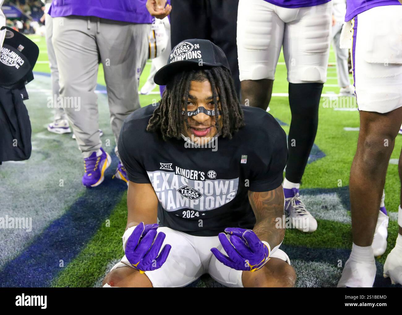 HOUSTON, TX - DECEMBER 31: LSU Tigers cornerback Wallace Foster IV (29 ...