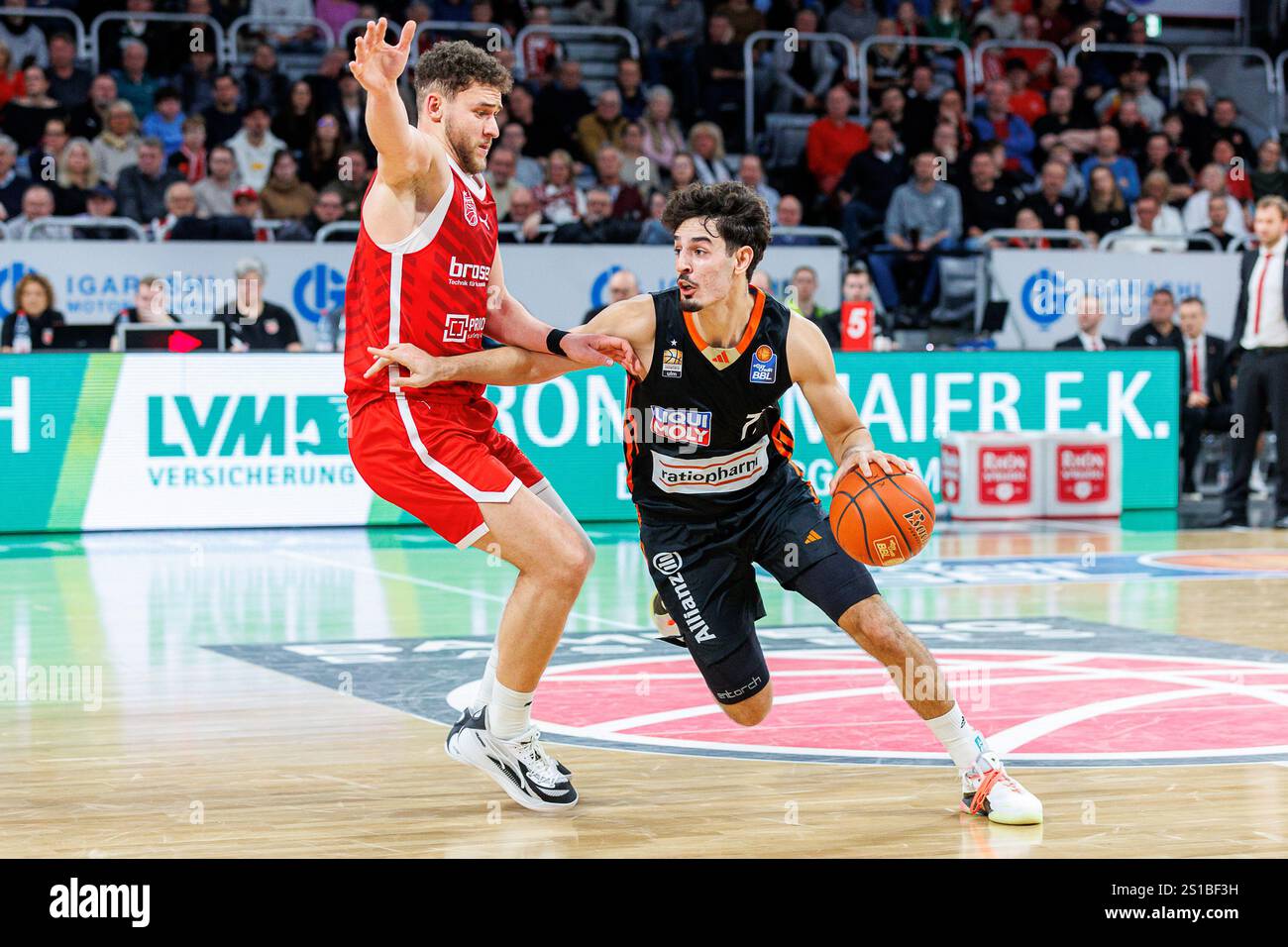 Kevin Wohlrath (Bamberg Baskets, #11), Ben Saraf (ratiopharm Ulm, #77 ...
