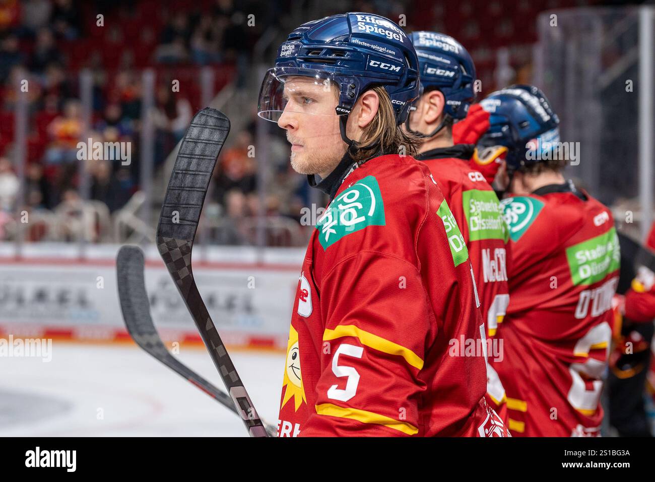 Moritz Wirth (Duesseldorfer EG, #05) auf der Bank, GER Duesseldorfer EG vs. ERC Ingolstadt ...