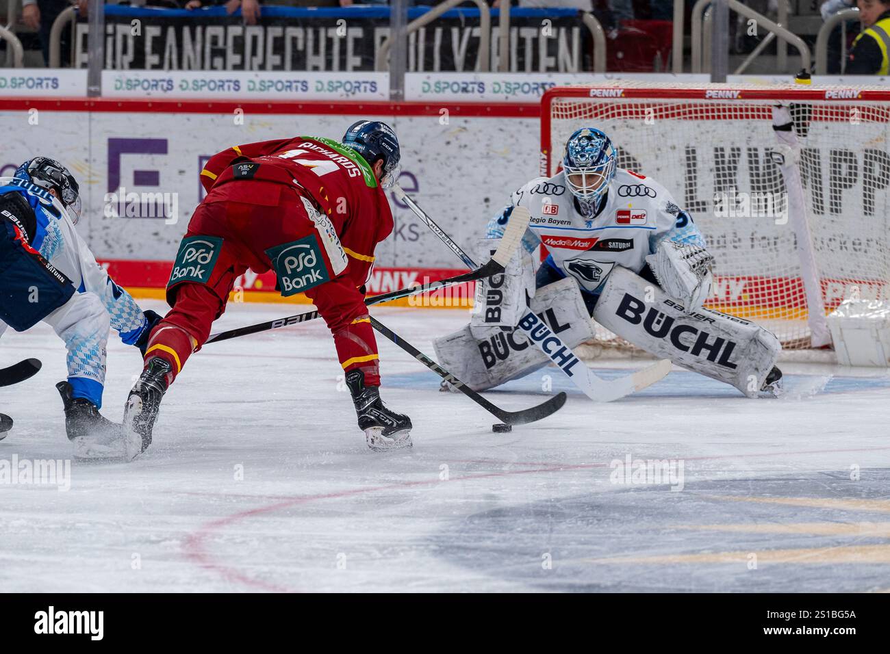 Justin Richards (Duesseldorfer EG, #14) gegen Devin Williams (ERC ...