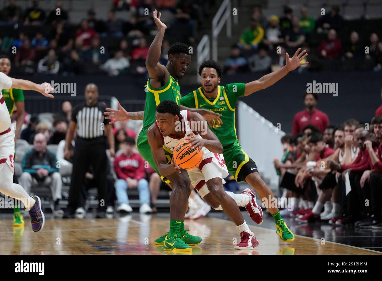 Stanford guard Jaylen Blakes, bottom, is defended by Oregon guard TJ ...