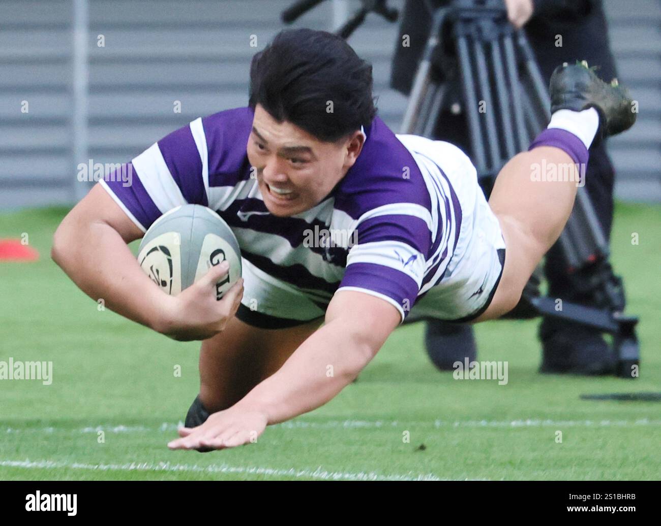 Tokyo, Japan. 2nd Jan, 2025. Meiji University prop Sosuke Hiyama ...