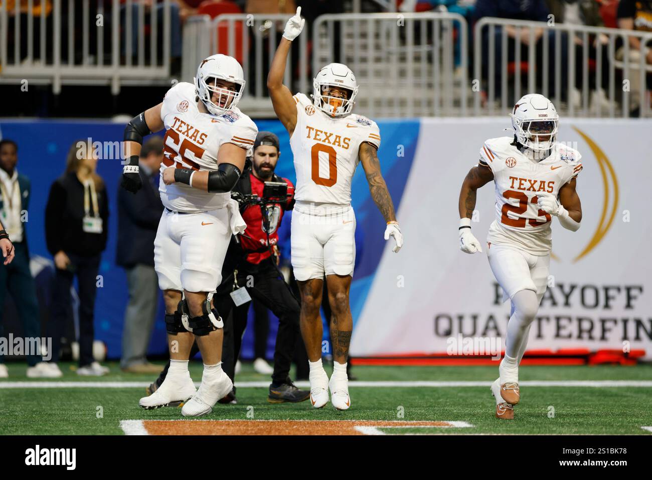 ATLANTA, GA - JANUARY 01: Wide Receiver DeAndre Moore Jr. #0 of the ...