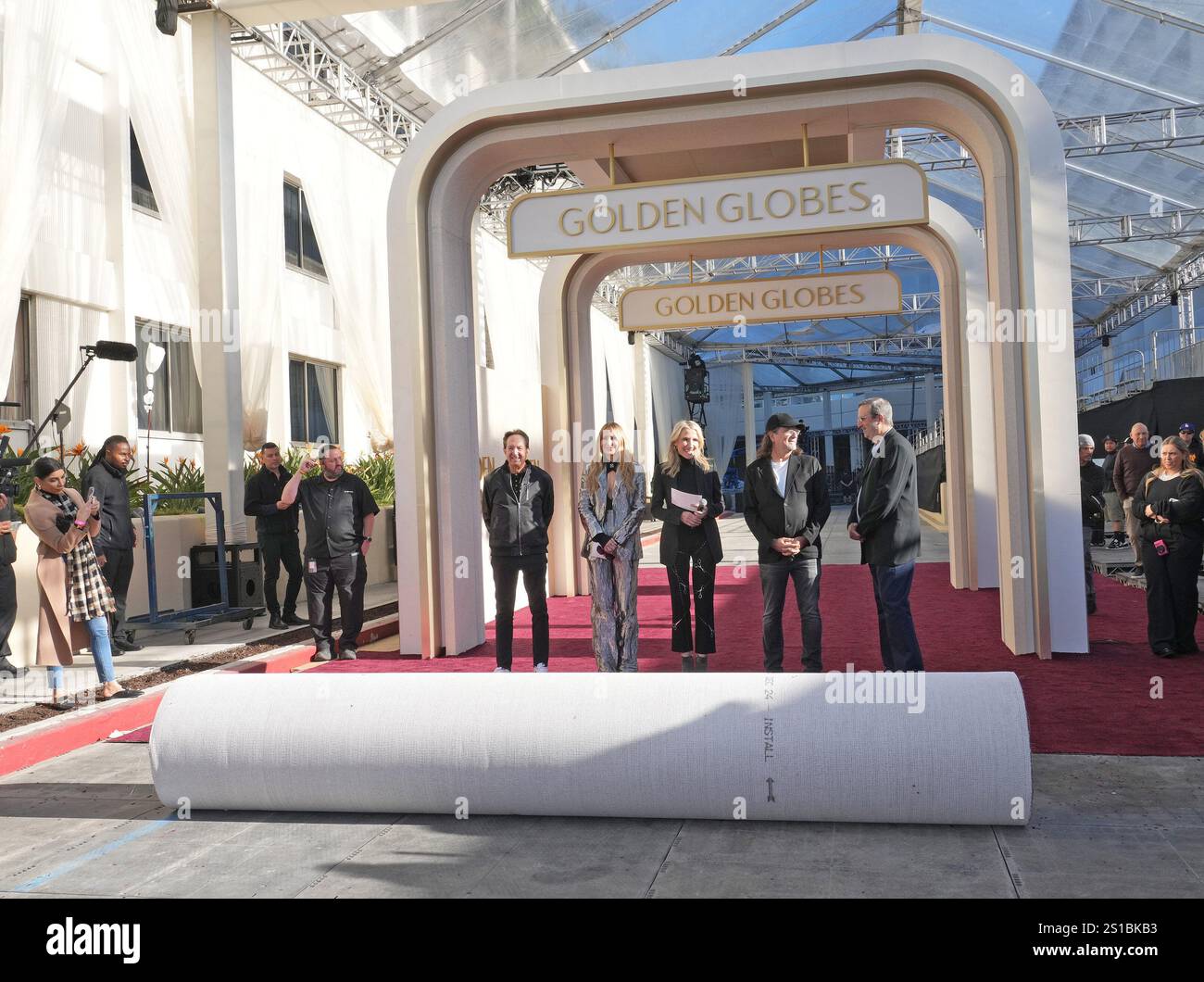 (L-R) Barry Adelman, Nikki Glaser, President of Golden Globes Helen ...